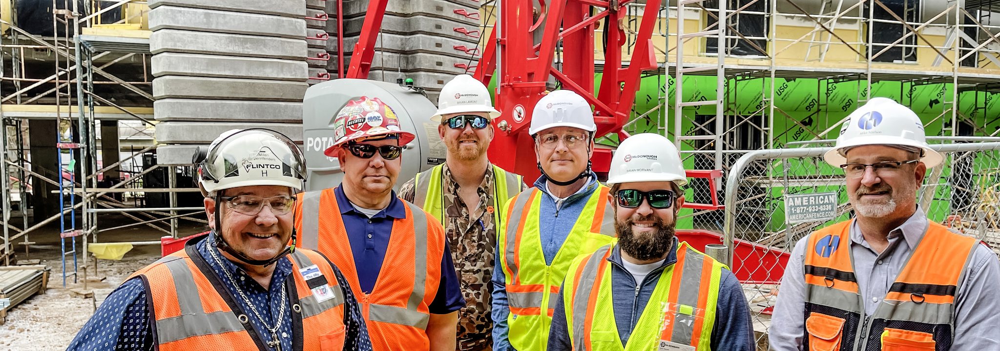 Downtown squeeze is no problem for compact Potain self-erecting tower ...